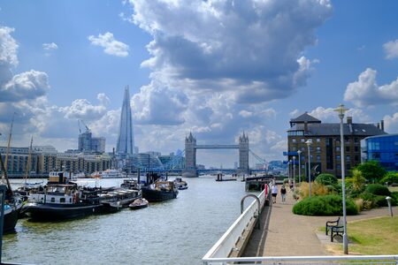 Explore the Thames Walkway • Come to London