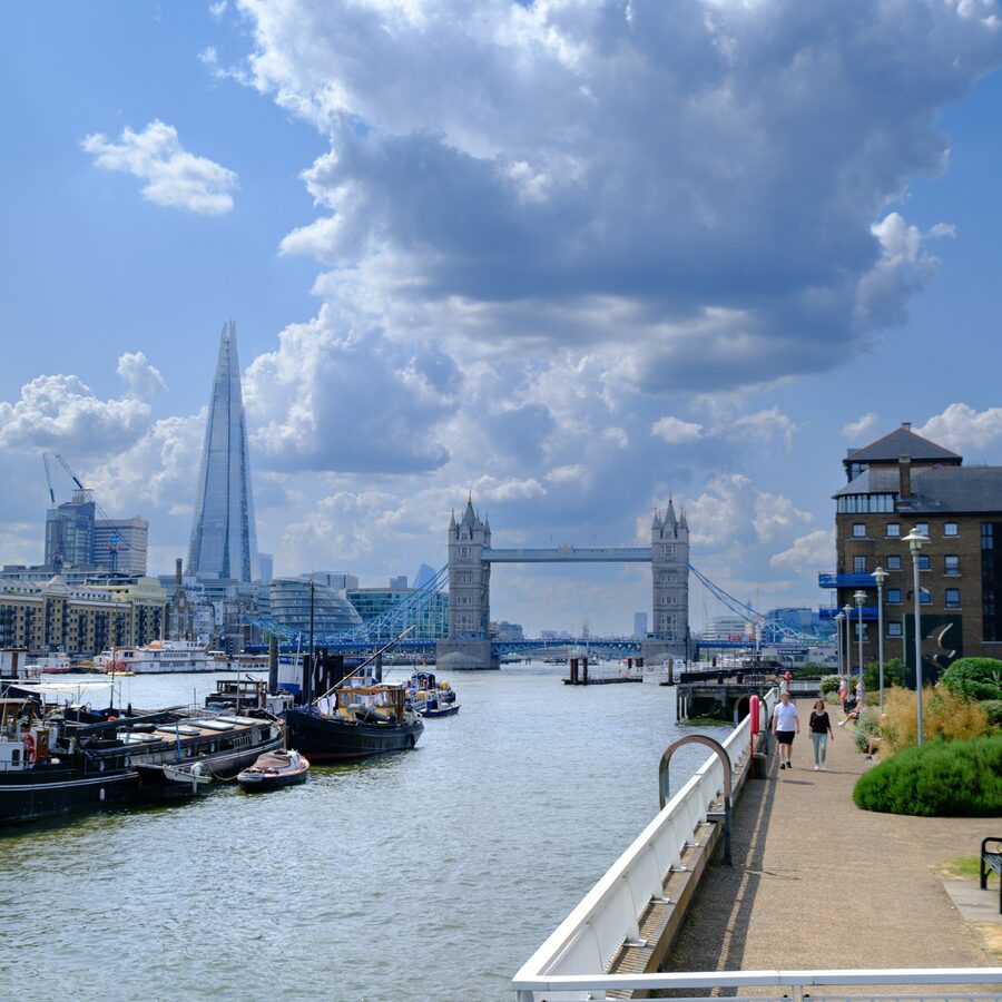 Explore the Thames Walkway • Come to London