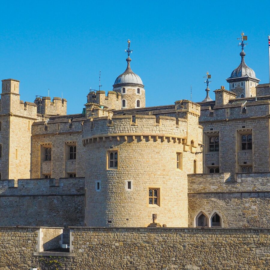 Tour de Londres : Emblème Historique au Cœur de la Ville • Come to London