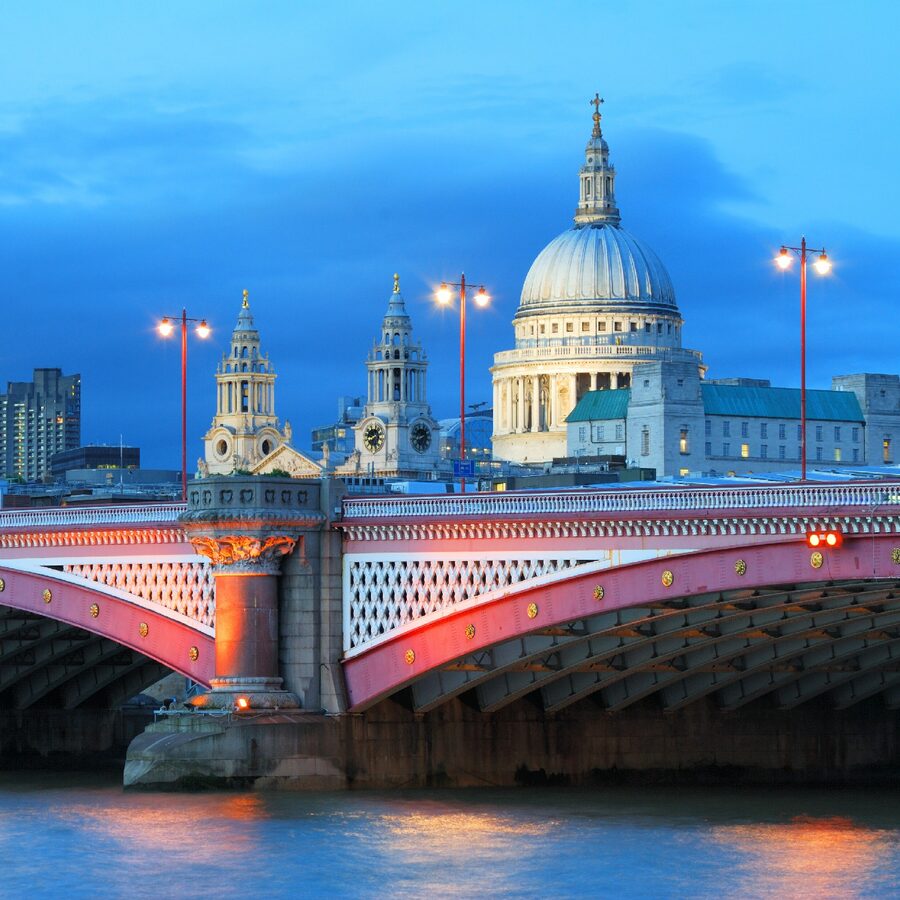 Blackfriars Bridge: Elegant Bridge Over the Thames • Come to London