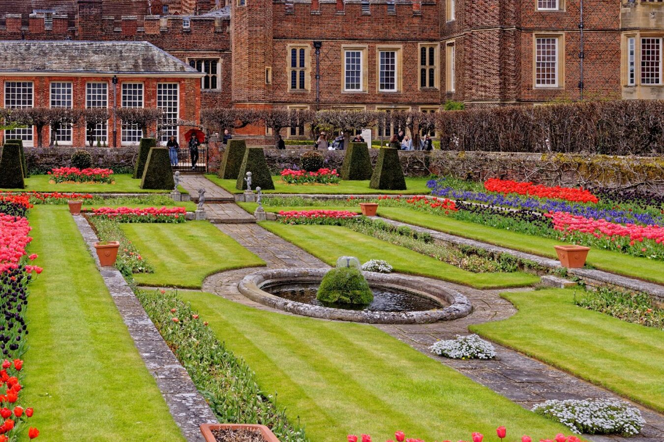 Hampton Court Palace: Tudor Splendor • Come to London