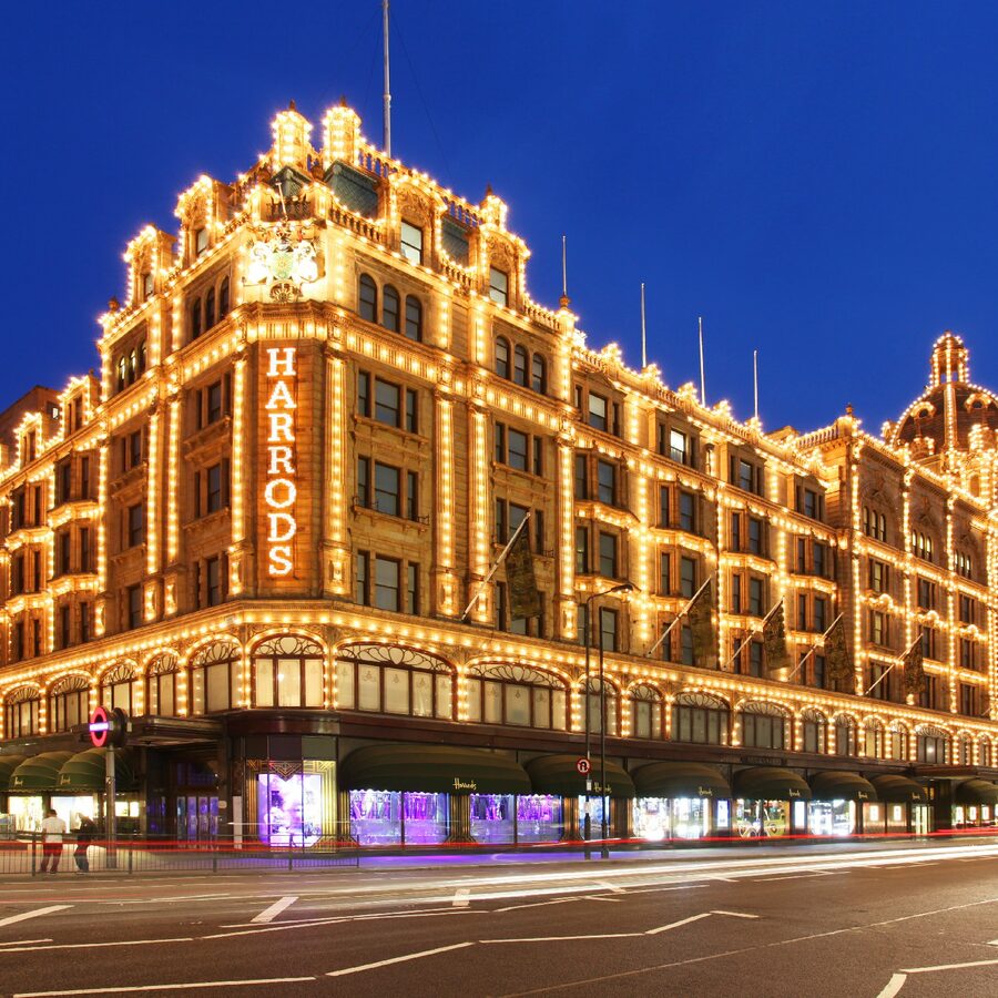 Harrods : Élégance et Luxe de l'Expérience Shopping • Come to London