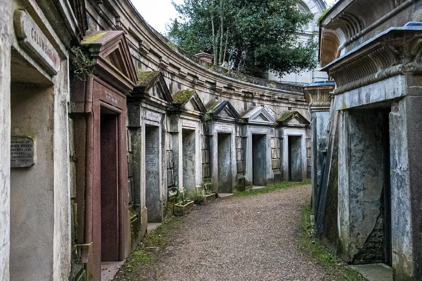 Highgate Cemetery : Lieu de Repos Éternel et d'Histoire • Come to London