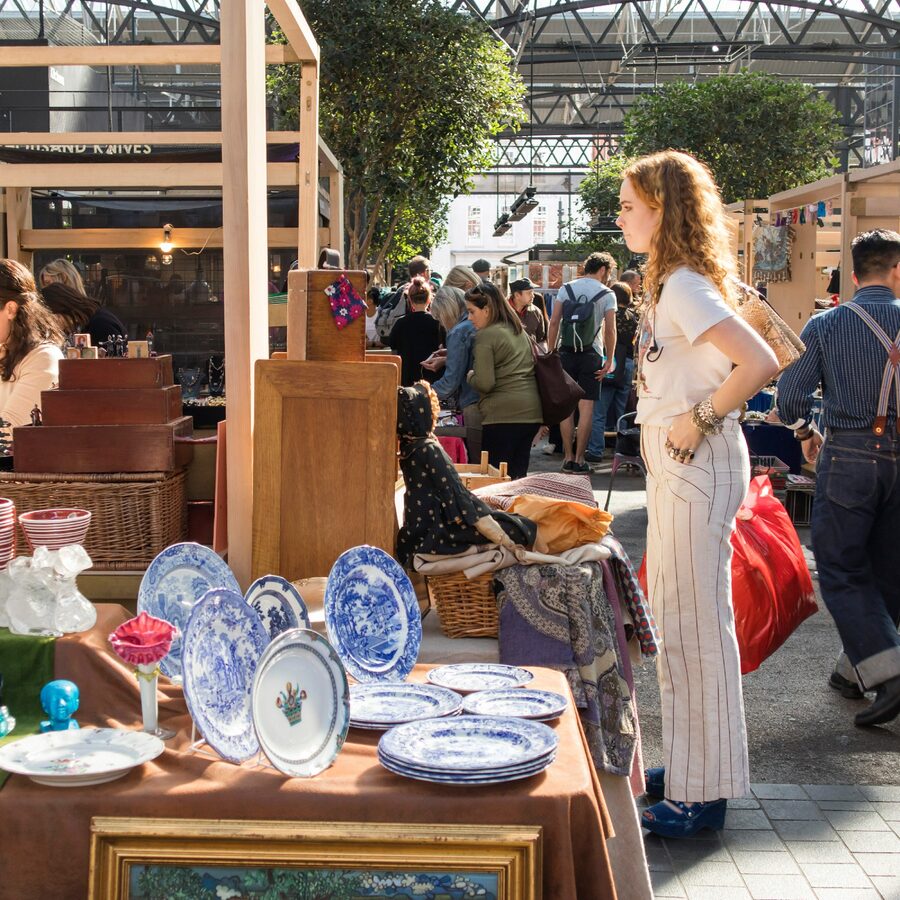 Vintage Shopping in London: Retro Style and Trends • Come to London