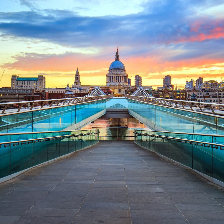 Millennium Bridge: Pedestrian Link between Tate Modern and St. Paul's ...