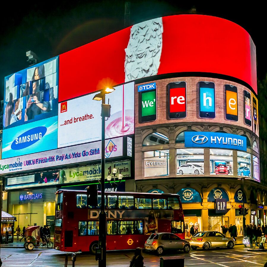 Piccadilly Circus: The Epicenter of Activity in London • Come to London