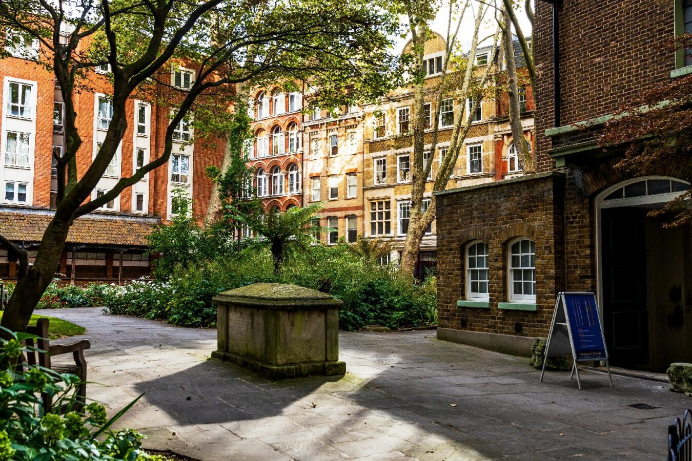 Visiting Postman's Park: Tips and Tricks • Come to London