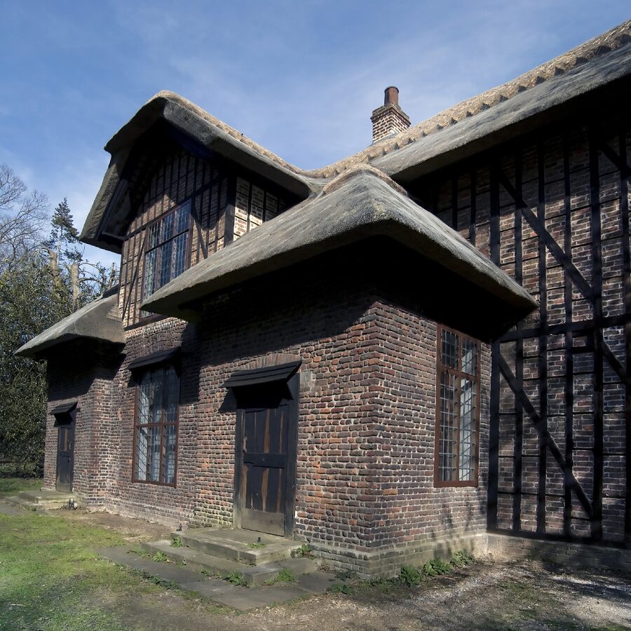 Queen Charlotte's Cottage: Royal Retreat in Kew Gardens • Come to London